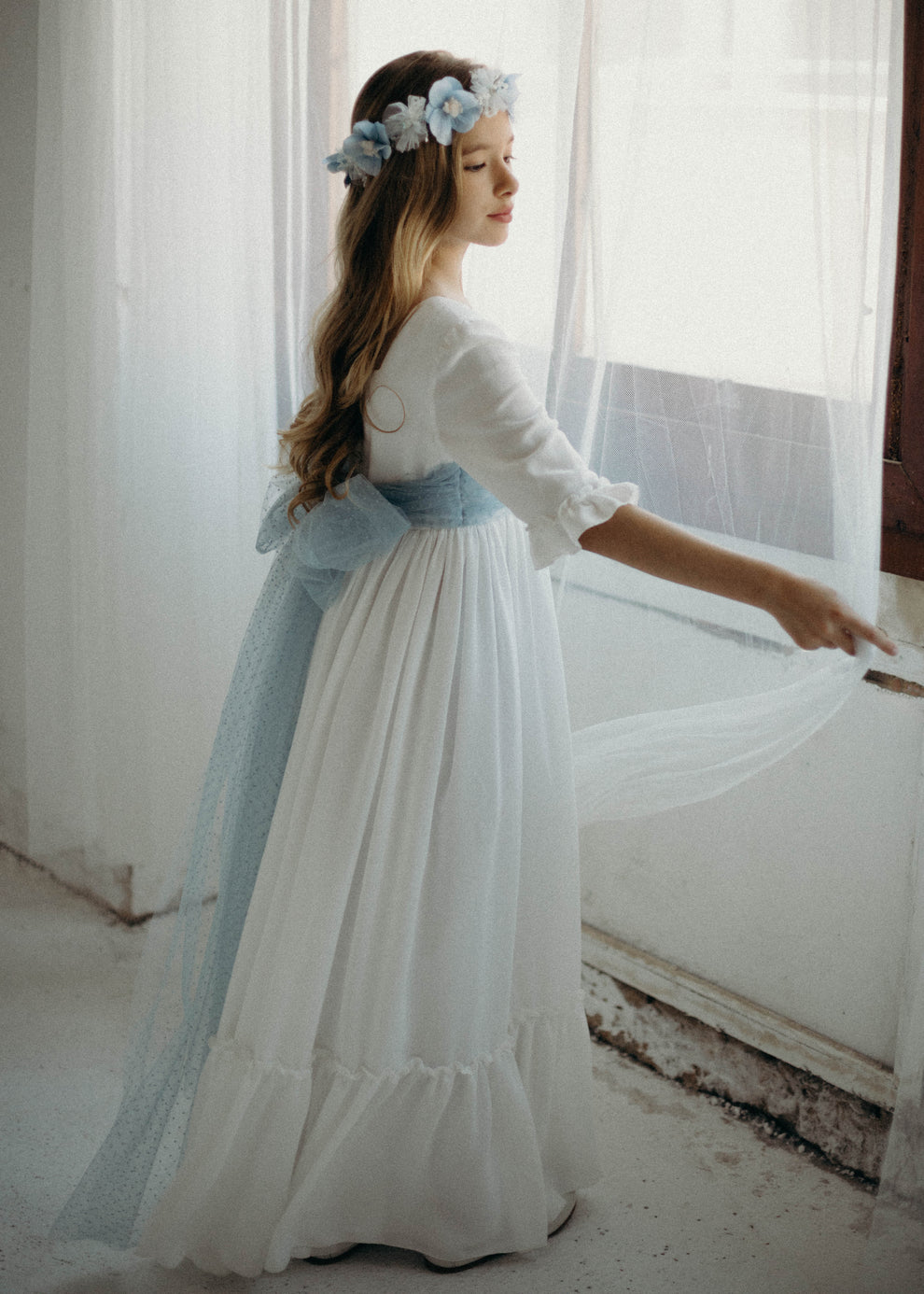 FIRST COMMUNION DRESS MODEL 4701: Romantic First Communion Dress
